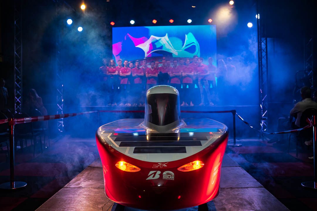 Solar Team Twente onthult nieuwste zonneauto: RED X | Vrijopnaam